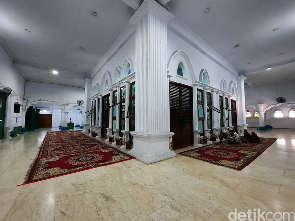 Suasana di Makam Mbah Priok Saat Lebaran Hari Pertama