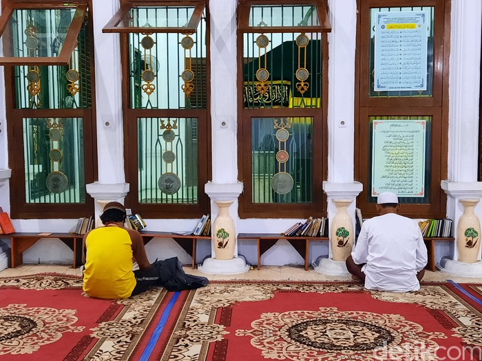 Suasana di Makam Mbah Priok Saat Lebaran Hari Pertama