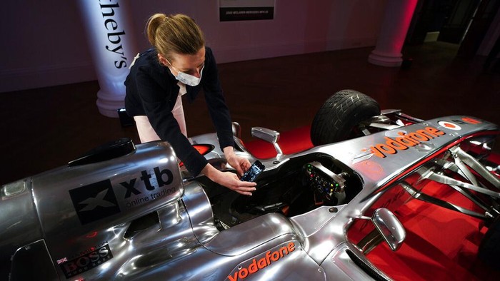 Mobil Balap Lewis Hamilton Ini Bakal Dilelang Lho