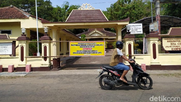 Kantor Desa di Ponorogo Ini Di-lockdown Usai 5 Pegawai Positif COVID-19 Kantor Desa di Ponorogo Ini Di-lockdown Usai 5 Pegawai Positif COVID-19