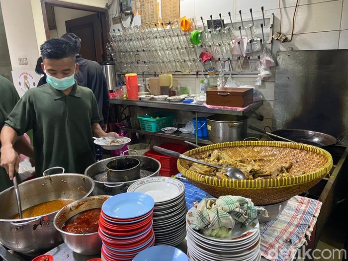 Ayam Goreng Kampung Racikan Pak Supar yang Tersohor di Semarang