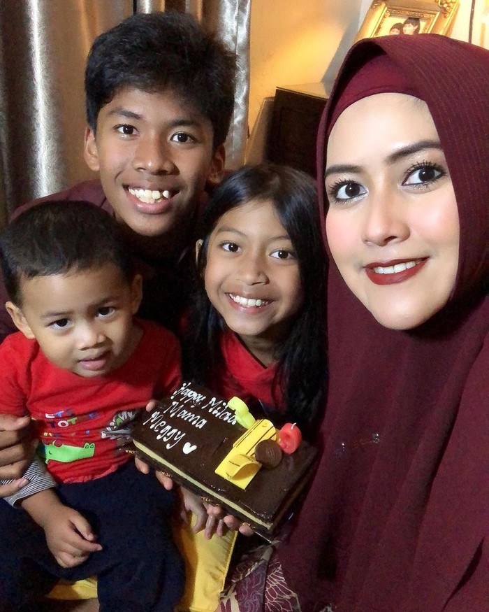 Meisya, Putri Cantik Kiwil yang Hobi Ngemil dan Makan Enak