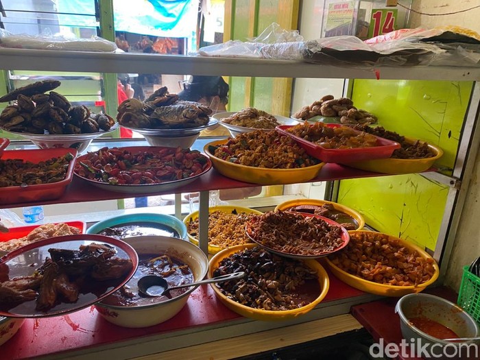 Ada 50 Lauk Lebih di Warteg Murah dan Enak yang Satu Ini