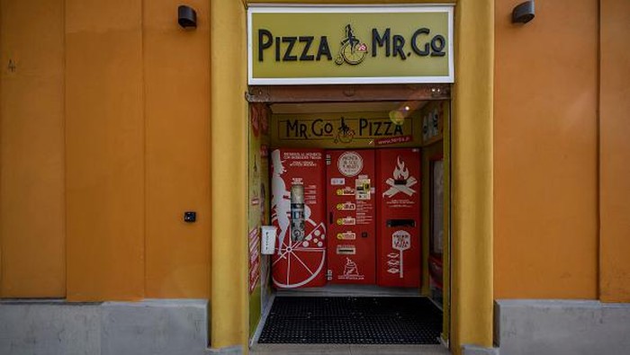 Menengok Vending Machine Pizza Pertama di Italia