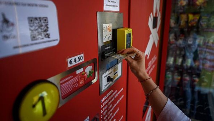 Menengok Vending Machine Pizza Pertama di Italia