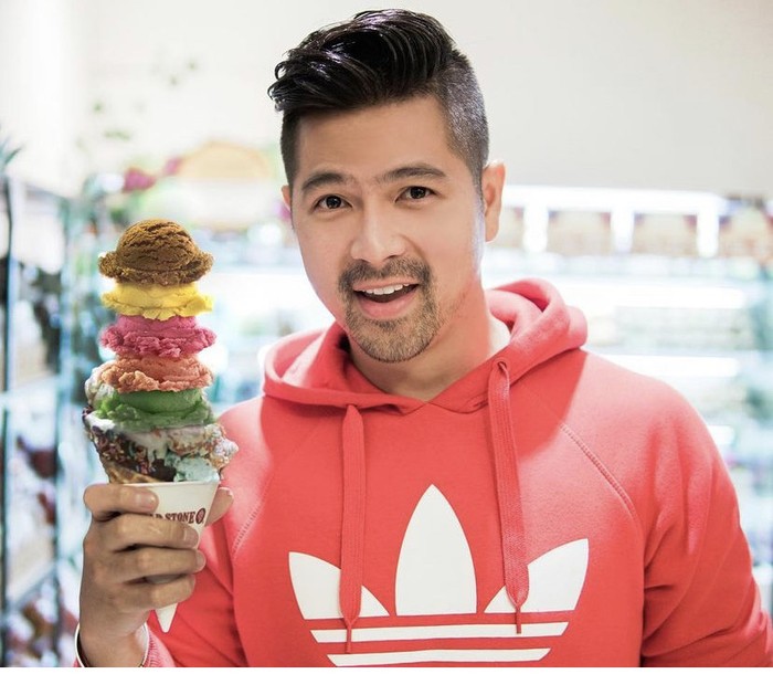 Serunya Erick Iskandar saat Nikmati Kopi di Tengah Hamparan Salju