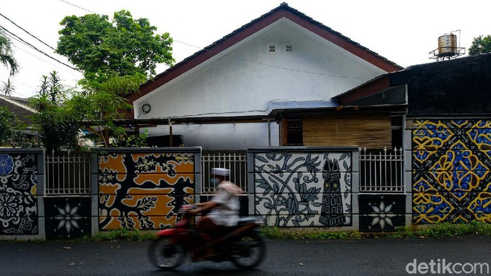 Mural Motif Batik Percantik Jalan Mayang Kota Tangerang