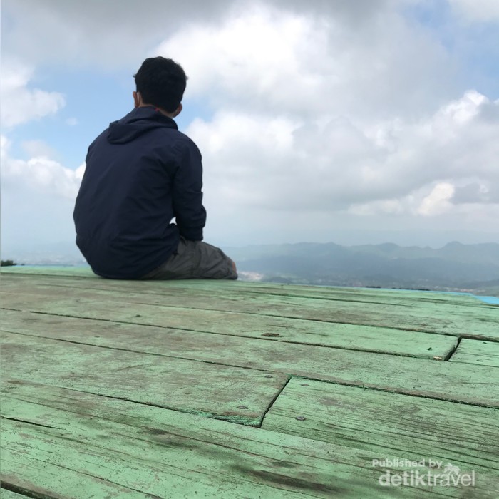 Menikmati Udara Segar di Sukageuri View