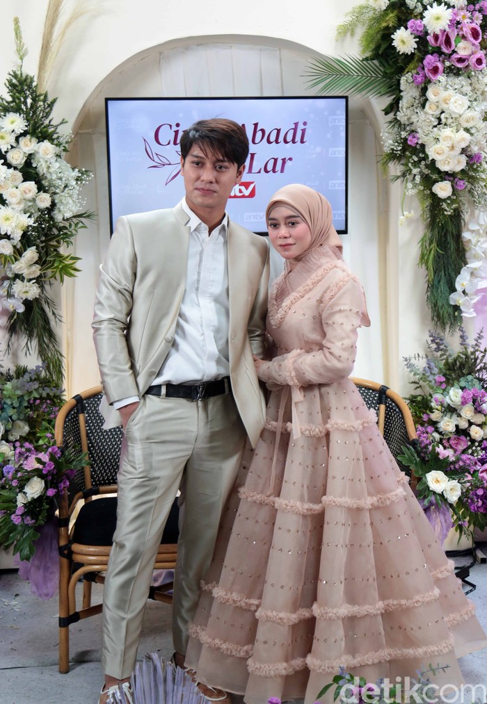 Potret Rizky Billar dan Lesti Kejora Jelang Pernikahan, Mesra Banget! Potret Rizky Billar dan Lesti Kejora Jelang Pernikahan, Mesra Banget!