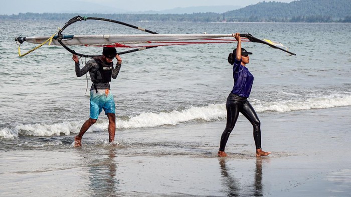 Semangat Atlet Layar Papua Berlatih di Tengah Lonjakan Corona Semangat Atlet Layar Papua Berlatih di Tengah Lonjakan Corona
