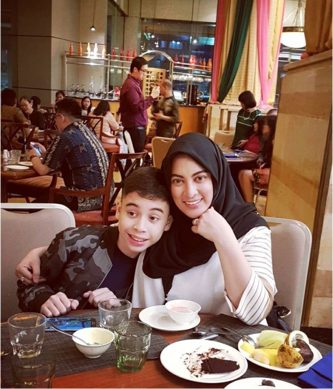 8 Momen Kenangan Jane Shalimar & Putra Tunggalnya yang Kini Beranjak Remaja