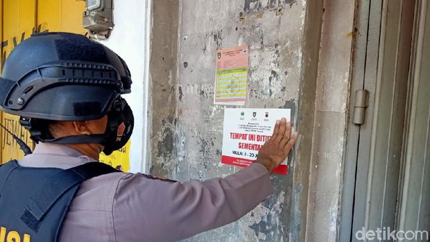 Langgar PPKM Darurat, Puluhan Toko Cenderamata-Batik di Solo Ditutup Langgar PPKM Darurat, Puluhan Toko Cenderamata-Batik di Solo Ditutup