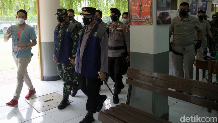 Momen Panglima TNI-Kapolri Tinjau Vaksinasi Massal di Jakarta