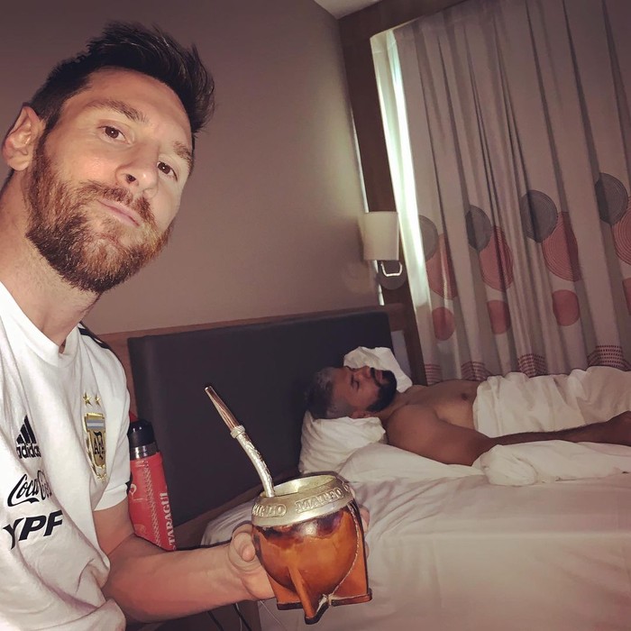 Seru Banget! Momen Messi Nikmati Cake Buah dan Ngemil Bareng Keluarga