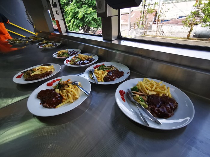 Potret Bus Mercedes-Benz yang Disulap Jadi Dapur Berjalan Oleh Karoseri ...