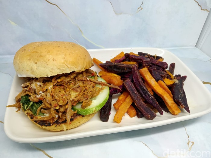 Burger Rendang dan Ayam Geprek di Resto Sehat Ini Rendah Kalori