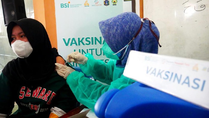 Potret Vaksinasi Jemput Bola Dari Masjid Ke Masjid