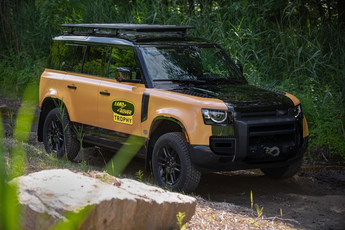 Wujud Land Rover Defender Trophy Edition yang Cuma Dijual 220 Unit
