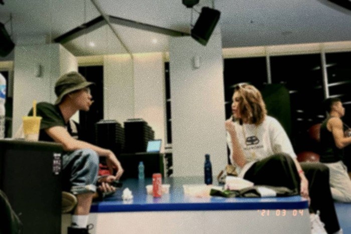 Gaya Keren Adam Rosadi, Pacar Baru Agnez Mo saat Jajan Pizza