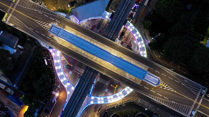 Pesona Skybridge MRT ASEAN-Halte Transjakarta CSW Saat Malam Hari