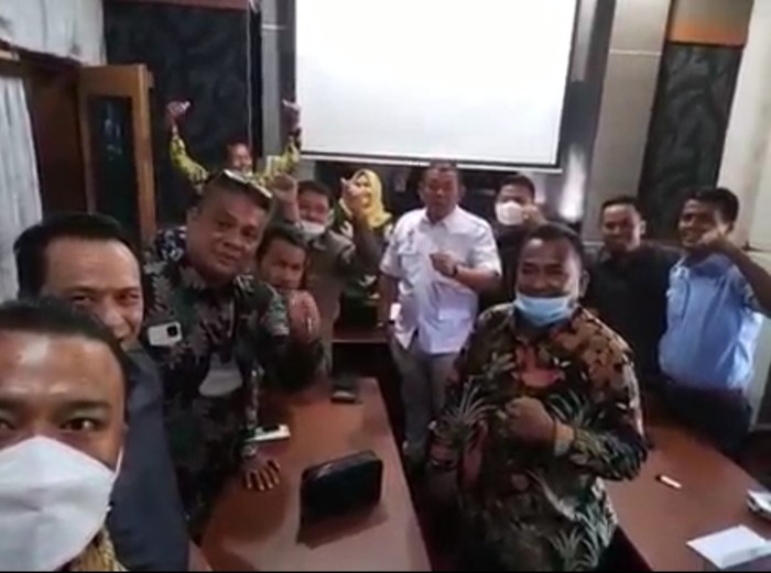 PDIP Akan Sanksi Kader di DPRD Bungo Gegara Ikut Ancam Mogok Kerja PDIP Akan Sanksi Kader di DPRD Bungo Gegara Ikut Ancam Mogok Kerja