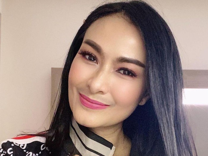 Berkaca dari Kasus Lesti, Iis Dahlia Beri Pesan untuk Pasangan Muda Berkaca dari Kasus Lesti, Iis Dahlia Beri Pesan untuk Pasangan Muda