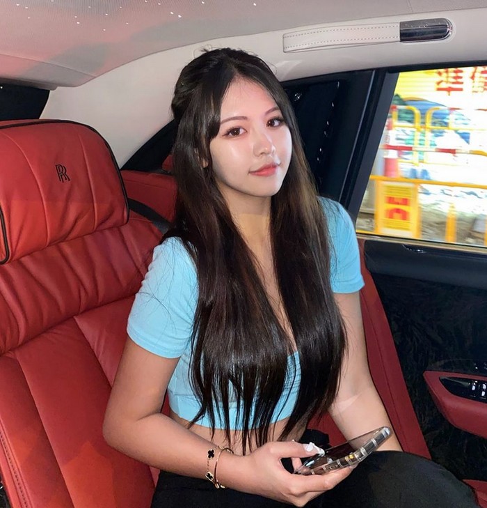 Ukei Cheung, Pacar Brondong Stephen Chow yang Cakep Banget