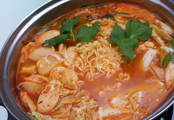 10 Resep Makanan Korea Populer, Ada Chikin hingga Ramyeon!