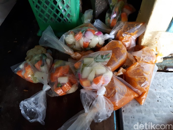 Gurih Nampol! Sop Kaki Sapi Pak Karto yang Legendaris di Jalan Biak