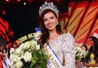 10 Pesona Miss Suprational 2021 Chanique Rabe dari Namibia, Seorang ...