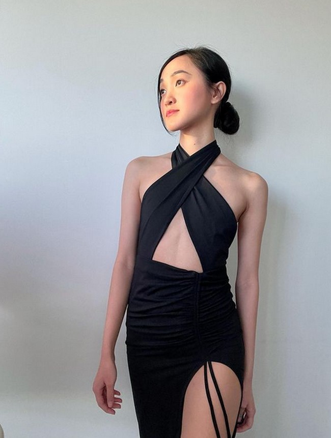 8 Pesona Clara Dao, Influencer yang Dibully karena Berdada Rata 8 Pesona Clara Dao, Influencer yang Dibully karena Berdada Rata