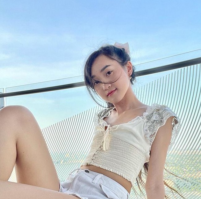 8 Pesona Clara Dao, Influencer yang Dibully karena Berdada Rata 8 Pesona Clara Dao, Influencer yang Dibully karena Berdada Rata