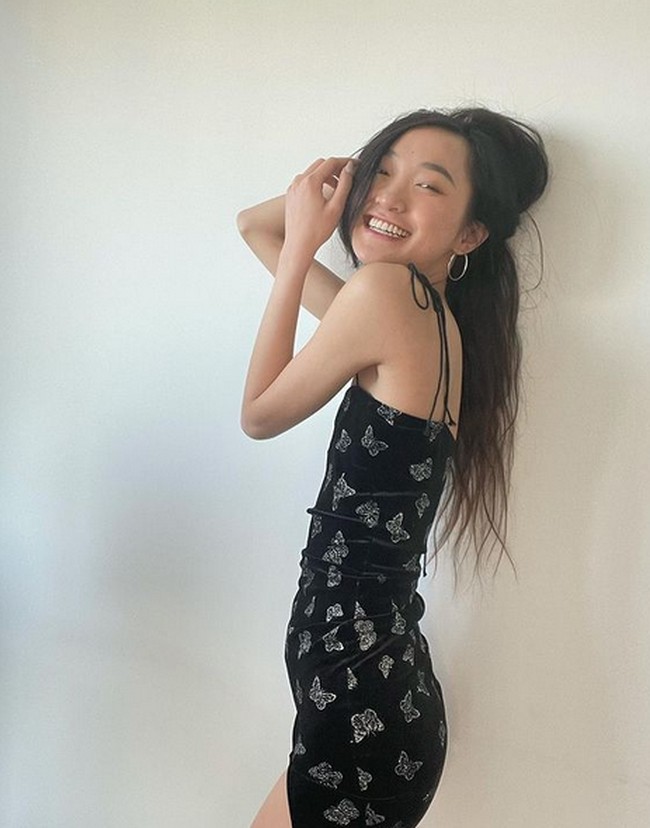 8 Pesona Clara Dao, Influencer yang Dibully karena Berdada Rata 8 Pesona Clara Dao, Influencer yang Dibully karena Berdada Rata