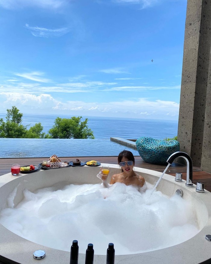 Mewahnya Gaya Helena Lim saat Ngopi di Paris hingga Barcelona