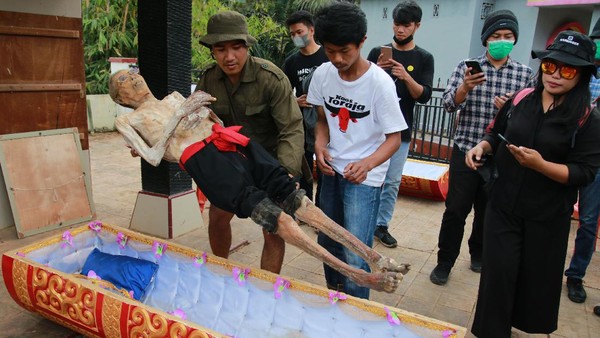 Bukti Cinta Sampai Mati di Tana Toraja