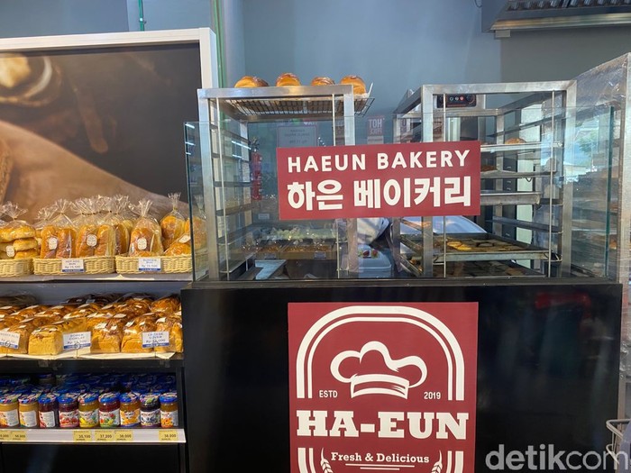 Asyik! Jajan Corn Dog, Susu Pisang, hingga Tteokbokki di Supermarket Korea