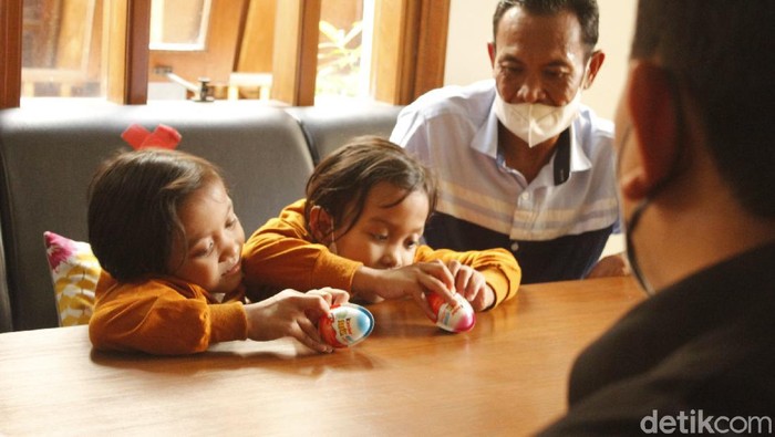 Kisah Bocah Kembar Siam Dempet Perut Asal Garut