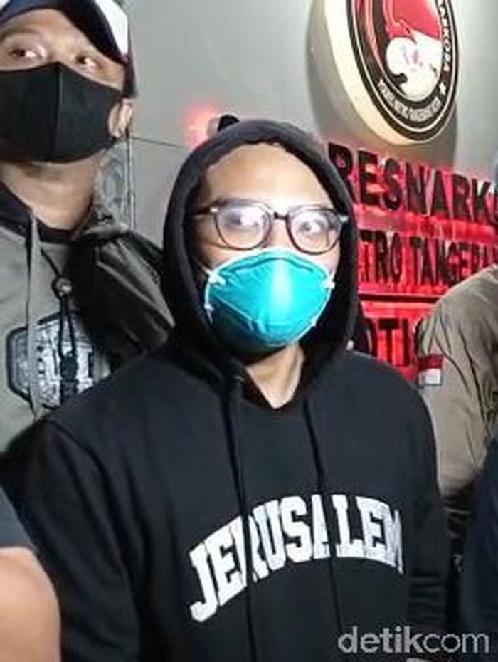 Potret Penampakan Coki Pardede Usai Ditangkap karena Narkoba Potret Penampakan Coki Pardede Usai Ditangkap karena Narkoba