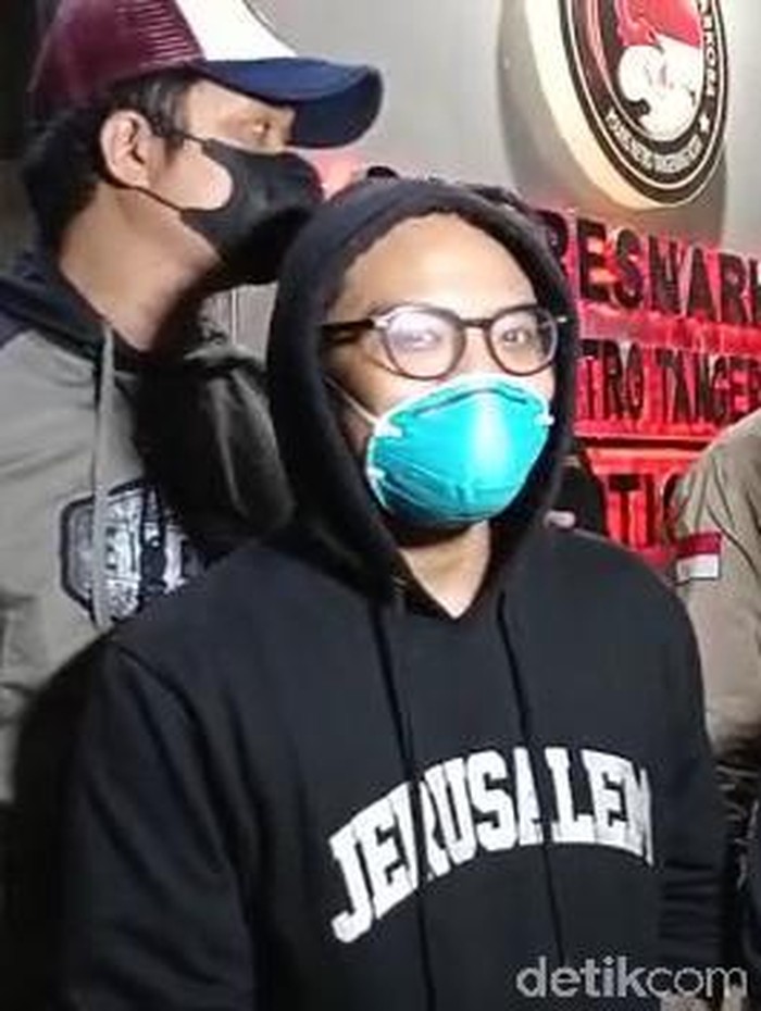 Potret Penampakan Coki Pardede Usai Ditangkap karena Narkoba Potret Penampakan Coki Pardede Usai Ditangkap karena Narkoba