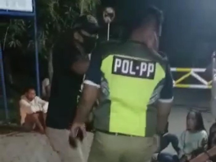 Video Petugas Satpol PP Blora Tendang Wajah ABG, Begini Ceritanya Video Petugas Satpol PP Blora Tendang Wajah ABG, Begini Ceritanya
