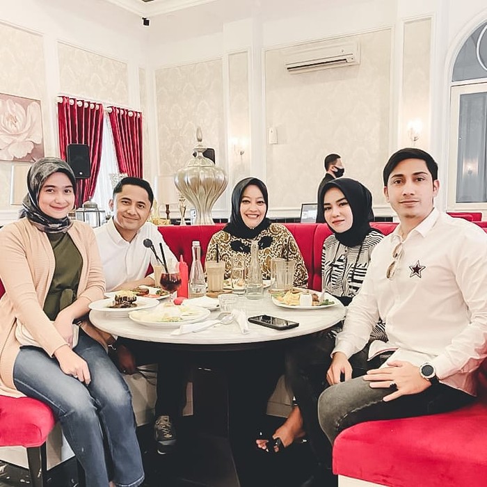 Lukman Azhari Hobi Ngopi Romantis Bareng Medina Zein