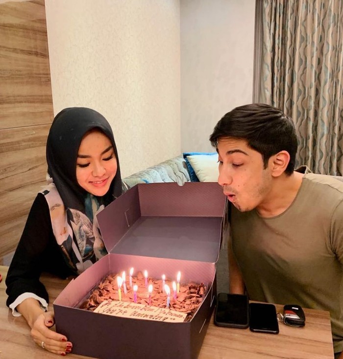 Lukman Azhari Hobi Ngopi Romantis Bareng Medina Zein