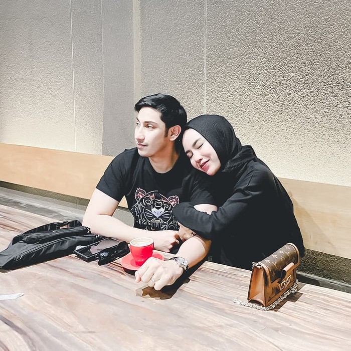 Lukman Azhari Hobi Ngopi Romantis Bareng Medina Zein