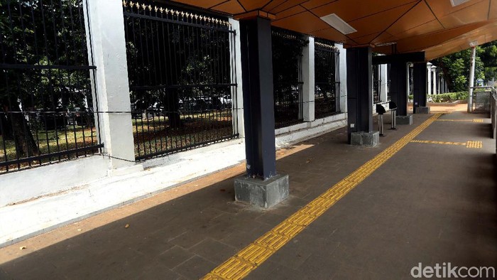 Wajah Baru Halte TransJakarta di Stasiun Palmerah