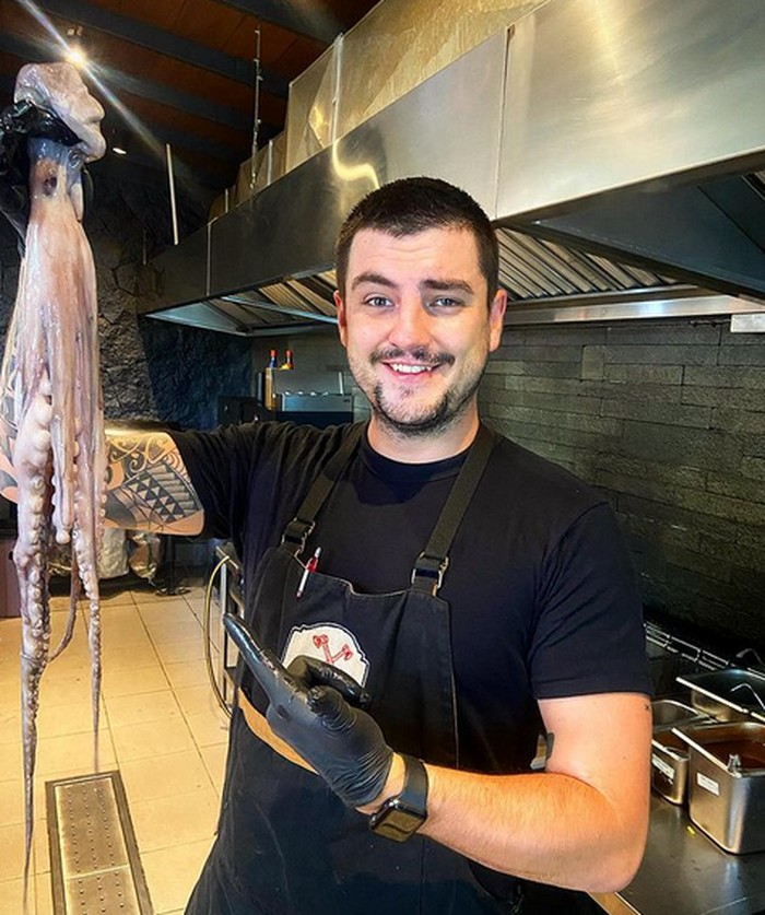 Pose Keren Chef Benjamin Leek, Head Chef Holywings Kemang yang Jago ...