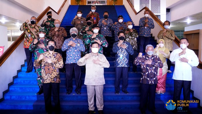 5 Potret Menhan Prabowo Kunjungi ITS, Janji Banyak Order Inovasi Anak ...
