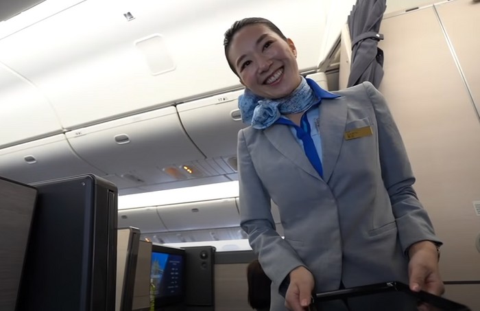 Keren! Ada Pesan Tersembunyi di 8 Seragam Pramugari Ini