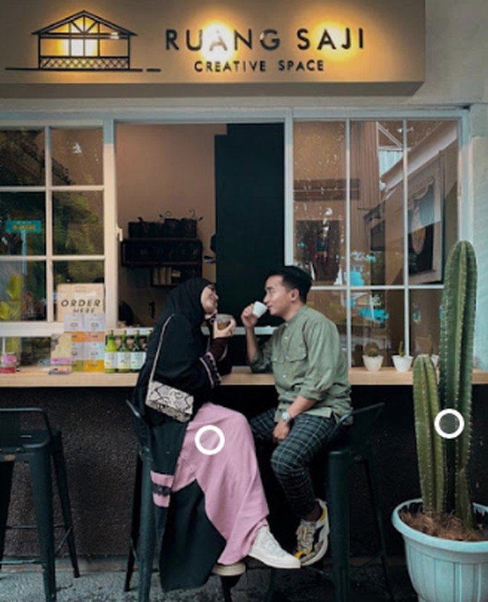 Begini Gaya Taqy Malik saat Ngopi Bareng Istri