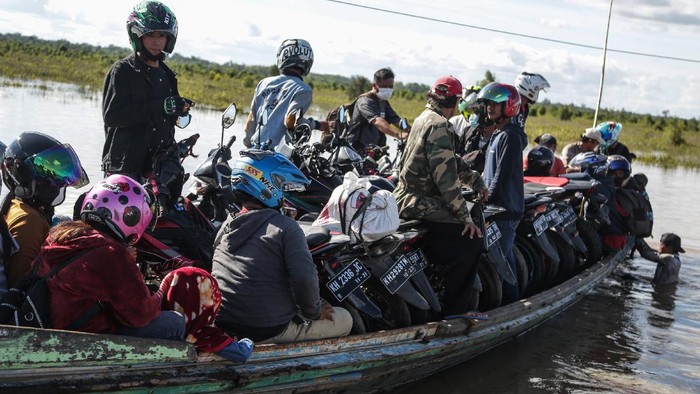 Sungai Kahayan Meluap, Jalan Trans Kalimantan Terendam Banjir Sungai Kahayan Meluap, Jalan Trans Kalimantan Terendam Banjir