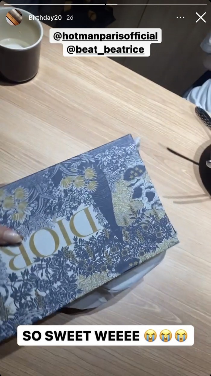 Dihadiahi Tas Mahal oleh Hotman Paris, Ini Pose Vey Ruby Jane di Kafe Saat Hangout